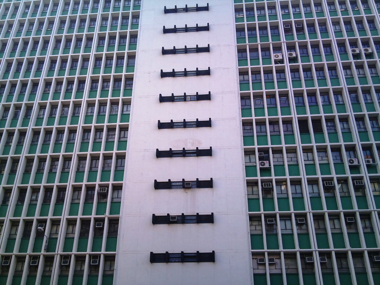 Hong Kong: The Asphalt Jungle: Hong Kong Buildings / Los edificios de HK
