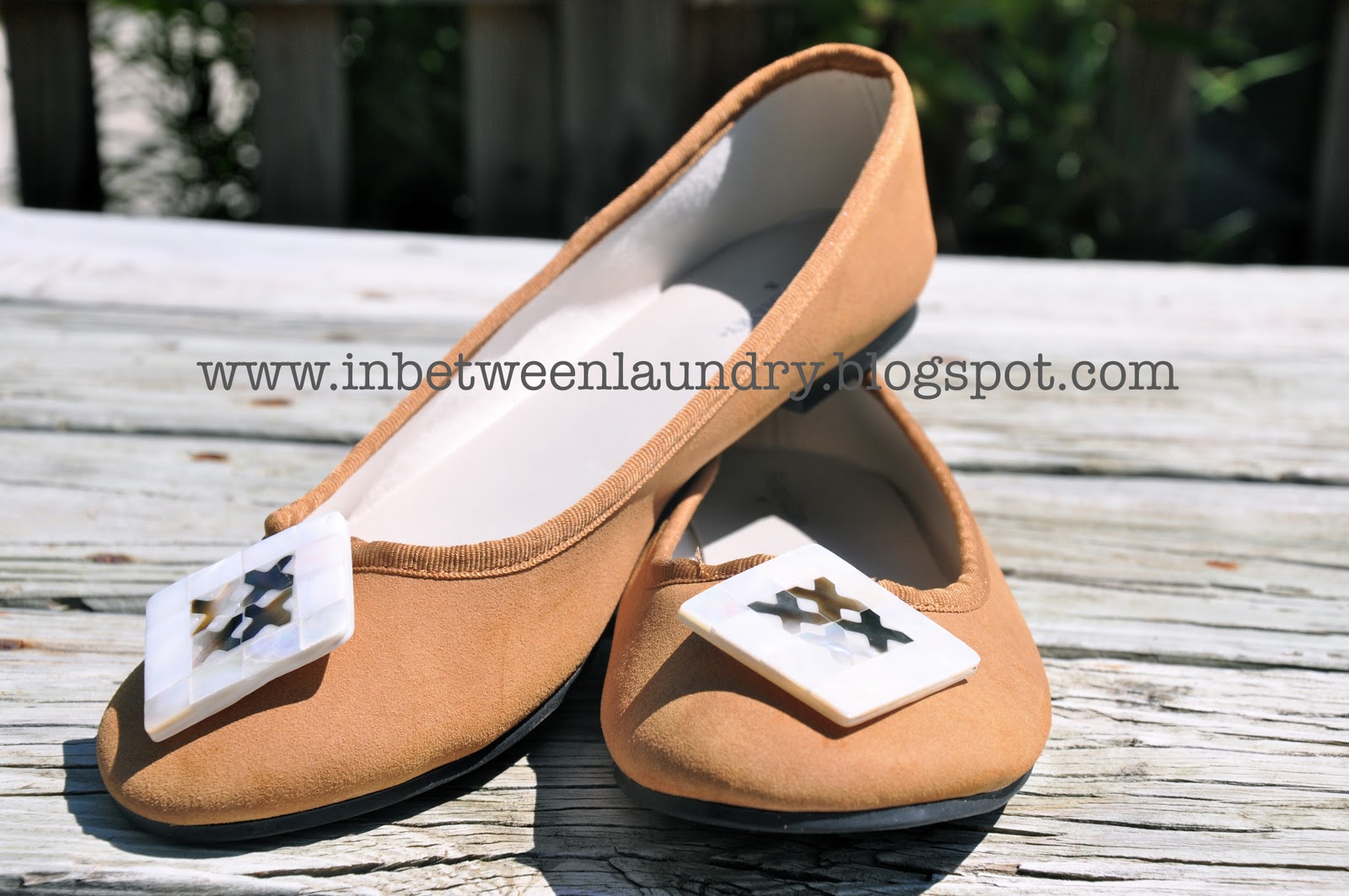 In Between Laundry: Tutorial: Switch-A-Roo Shoes (Part 1)