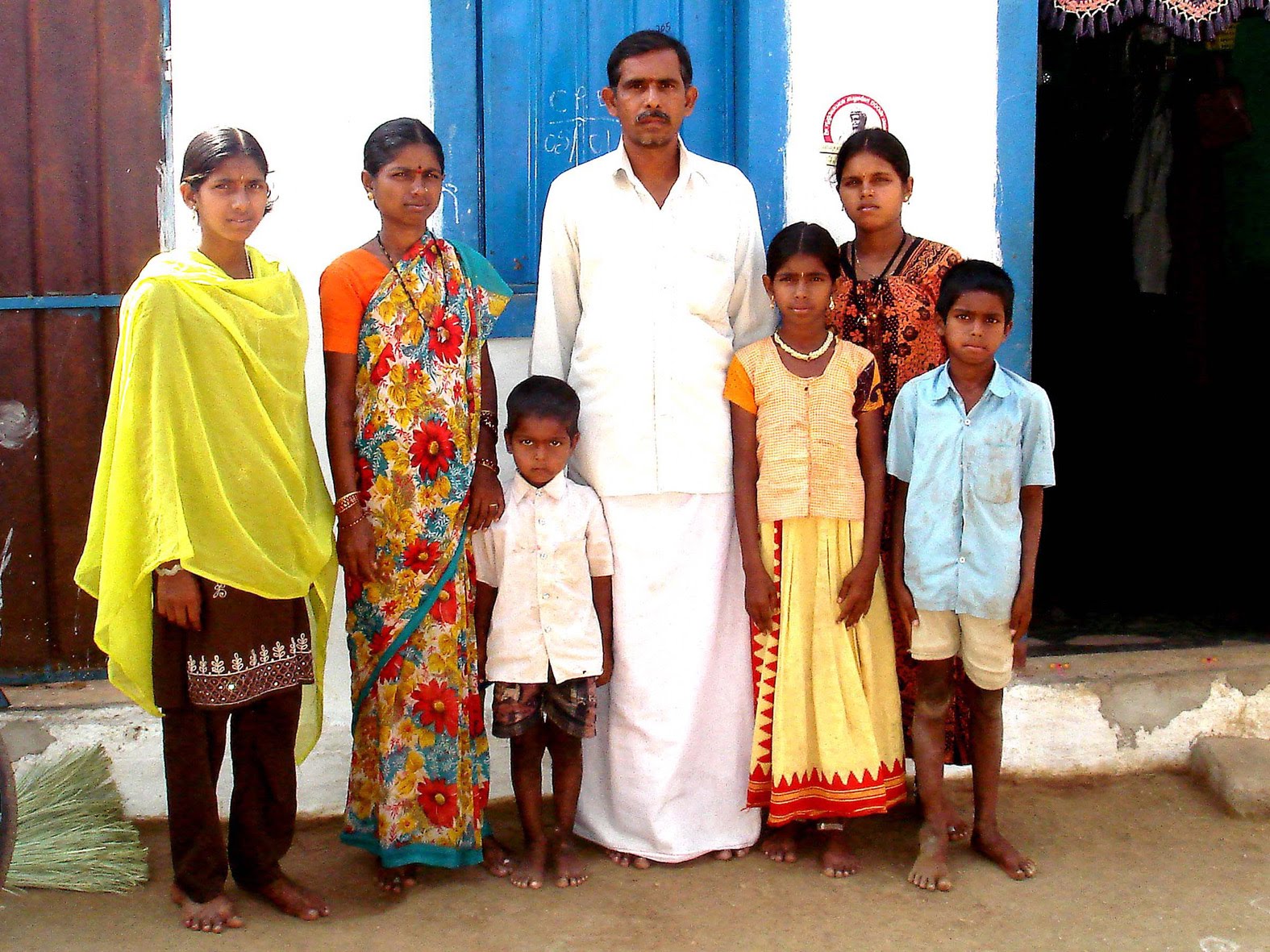 ಕನ್ನಡ ಜಾನಪದ karnataka folklore: ತೊಗಲು ಗೊಂಬೆಯಾಟದ ಅಪರೂಪದ ಕಲಾವಿದ ಬಡೆಲಡುಕಿನ ...