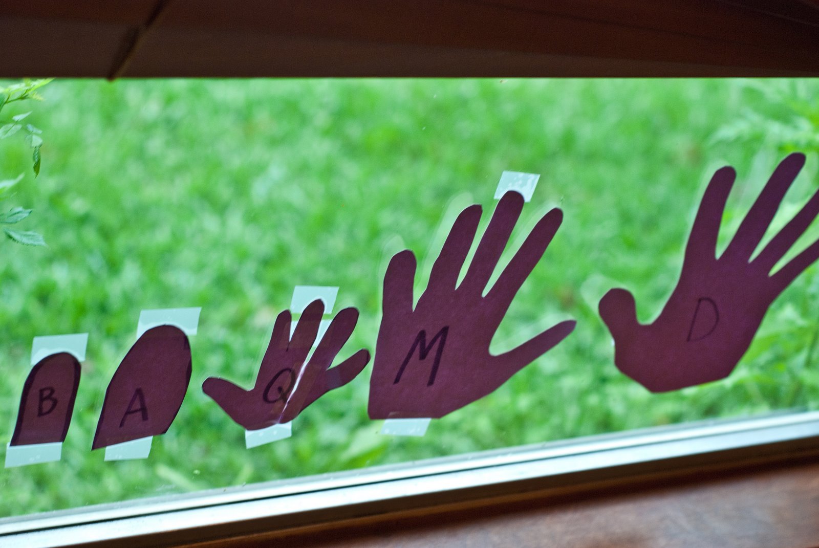 Teach Your Children Well: Quick, easy hand activity....