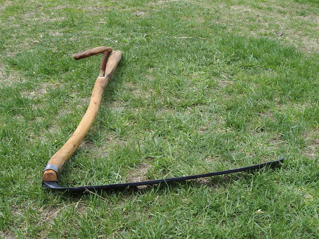 Scythe Connected: Snaths for Long Blades