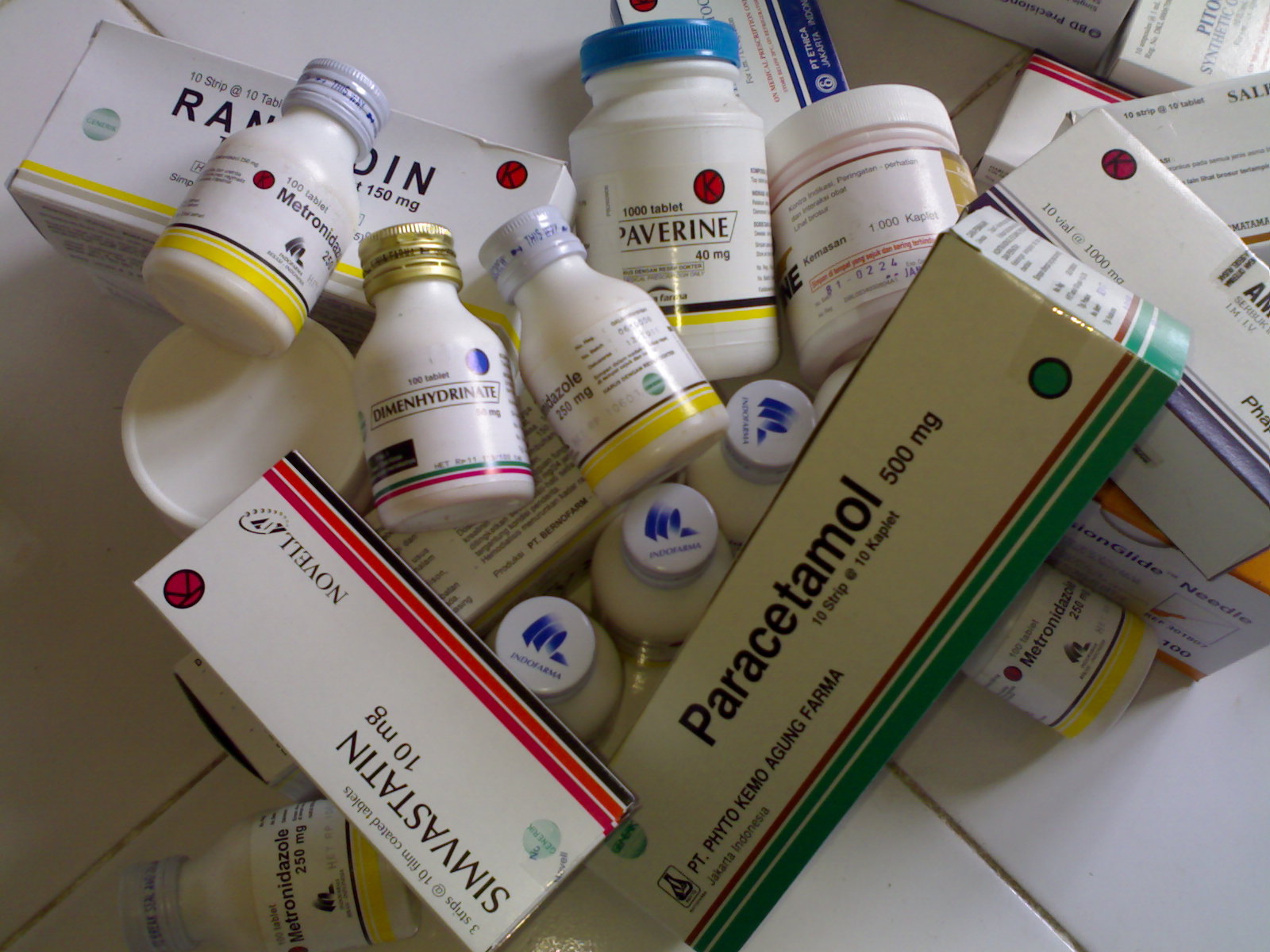 Layar Wanita: MEMAHAMI KODE PADA KEMASAN OBAT