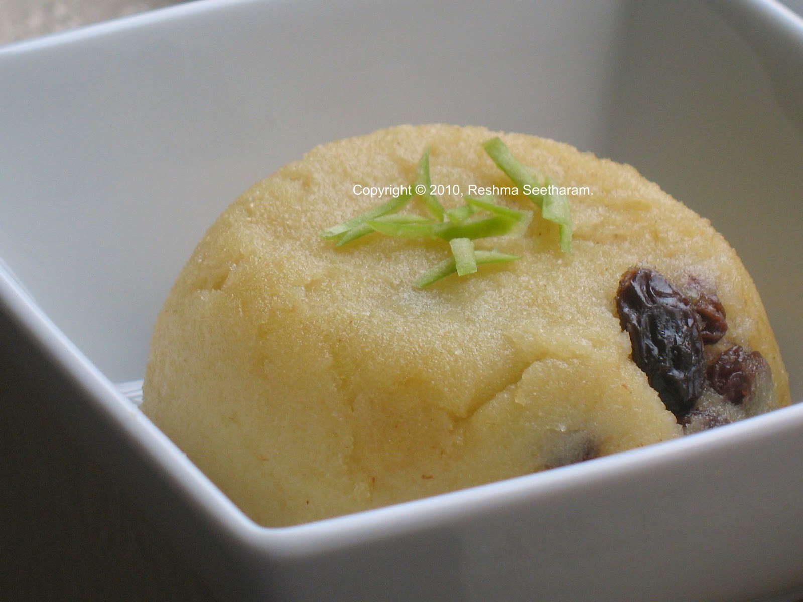 Green apple kesaribath (Semolina pudding)