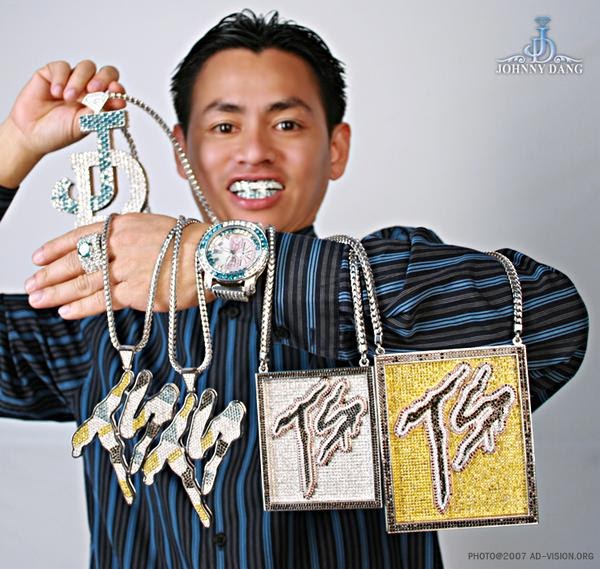 EXIT 8 MUSIC GROUP PRESENTS...YOU SEE THAT CHAIN ?!!!!: Johnny Dang ...