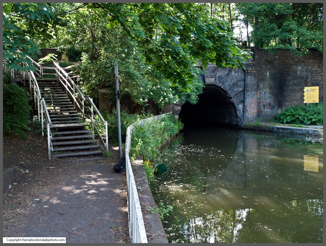 London Daily Photo: Secret Tunnel
