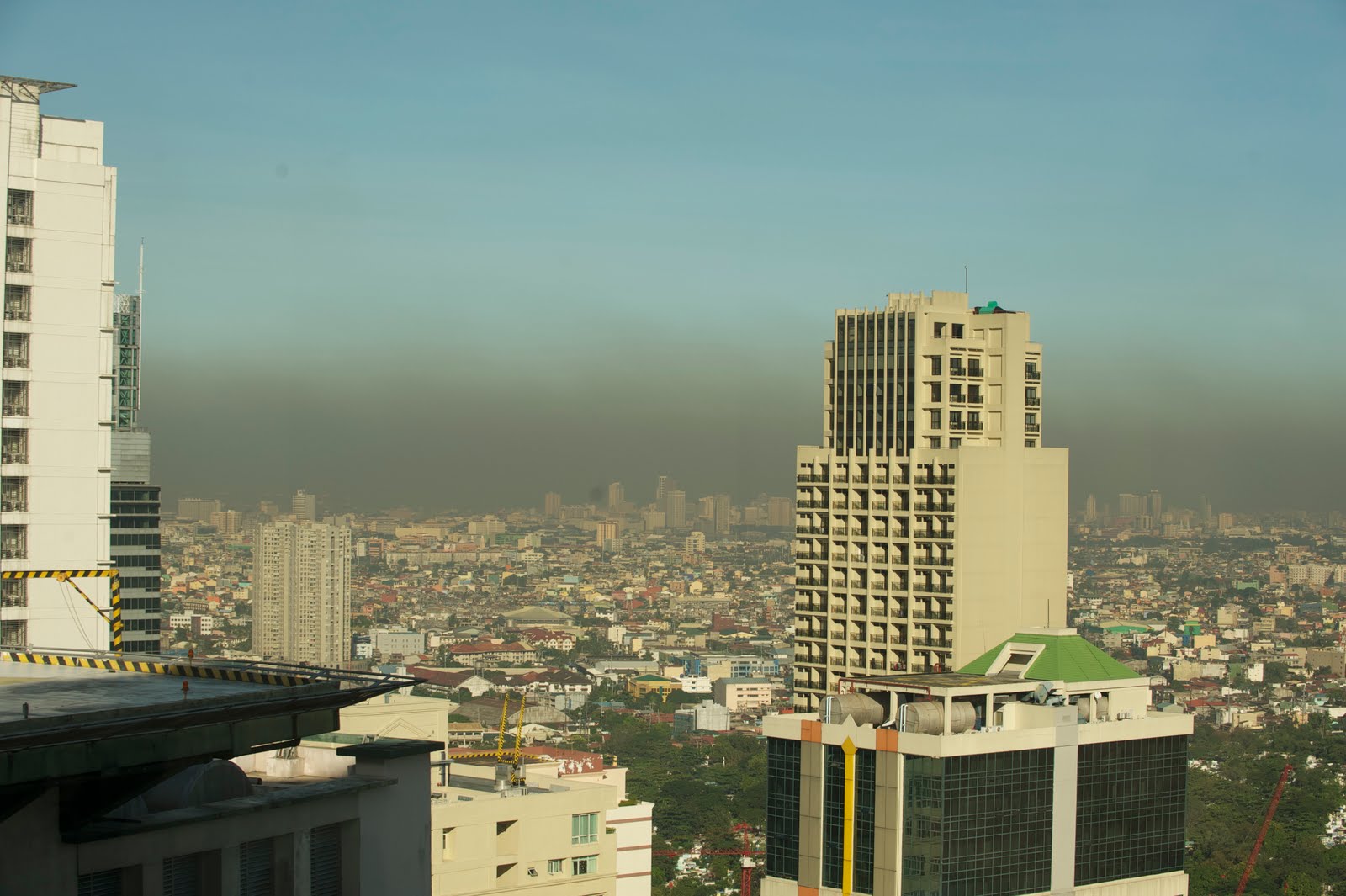 brommel: Smog over Manila