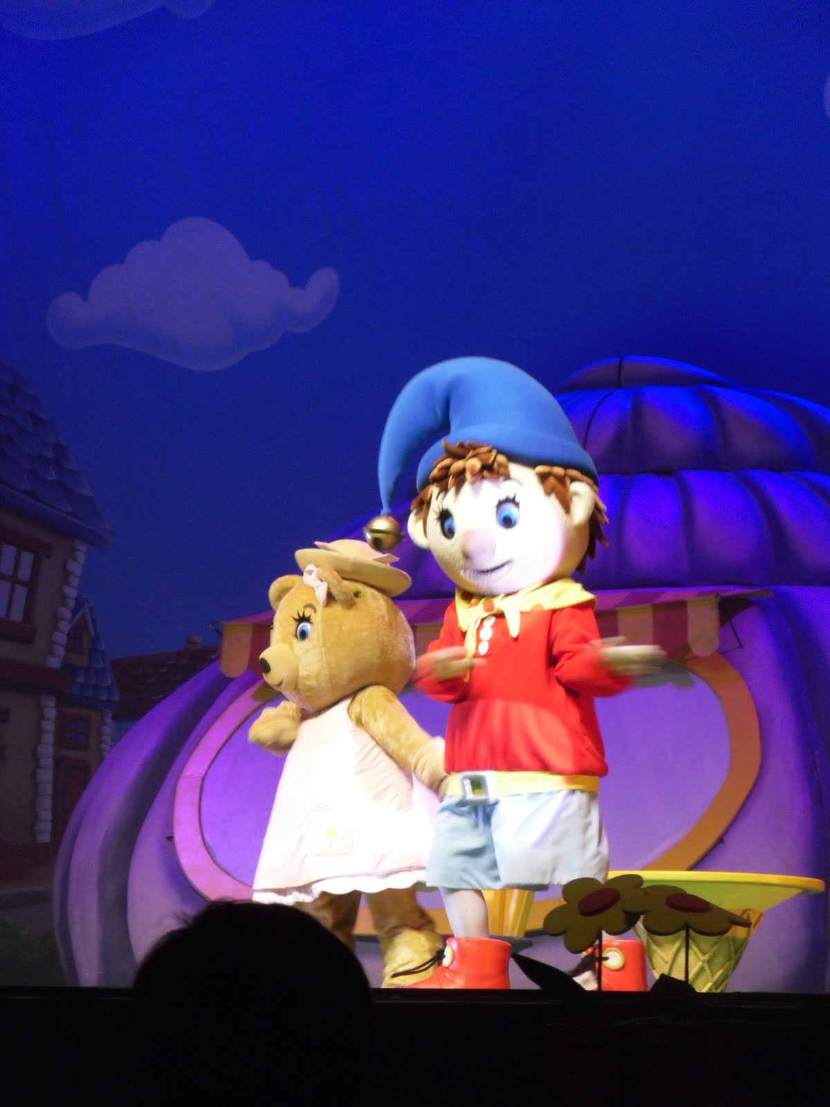 Notre vie: Spectacle oui oui