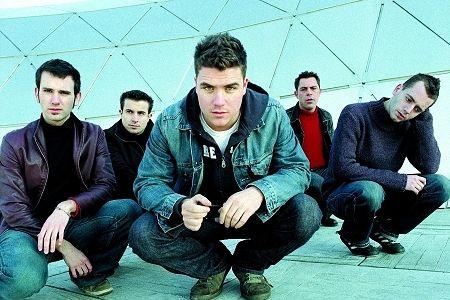 EL CANTO DEL LOCO: A contracorriente (álbum 2002)