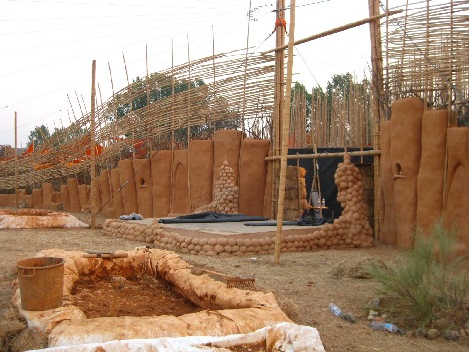mud for everyone: Strawbale Wall at the Boom Festival