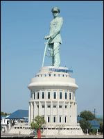 Pusat Kebudayaan Surabaya: MONUMEN JALESVEVA JAYAMAHE (MONJAYA)