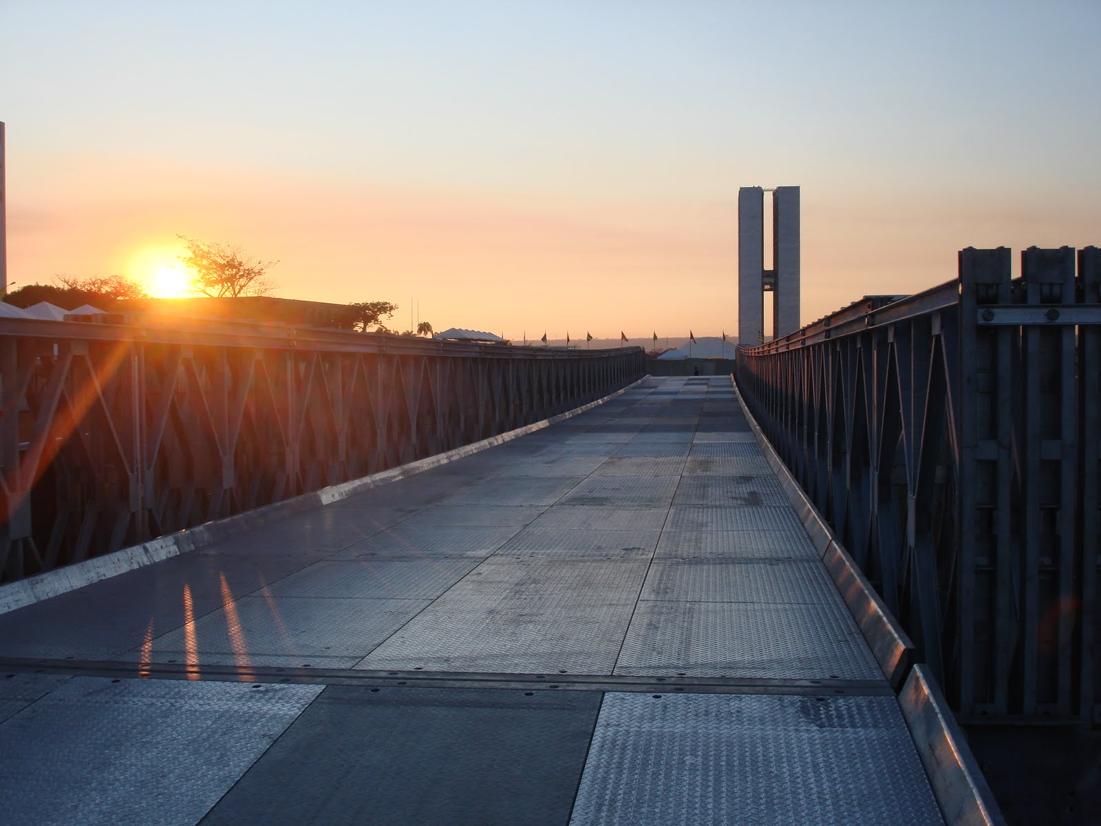MILITARY BRIDGE OPERATIONS: Ponte Logistic Support Bridge no Dia da ...