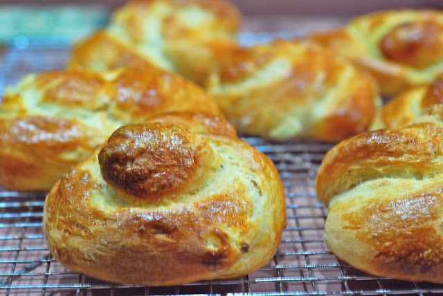 Know Whey: On a Roll: 60-Minute Onion Rolls