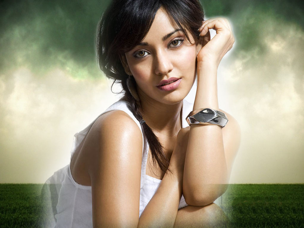 Ihwalls.com | World Of Wallpapers: Neha Sharma Hot And Sexy Bollywood ...