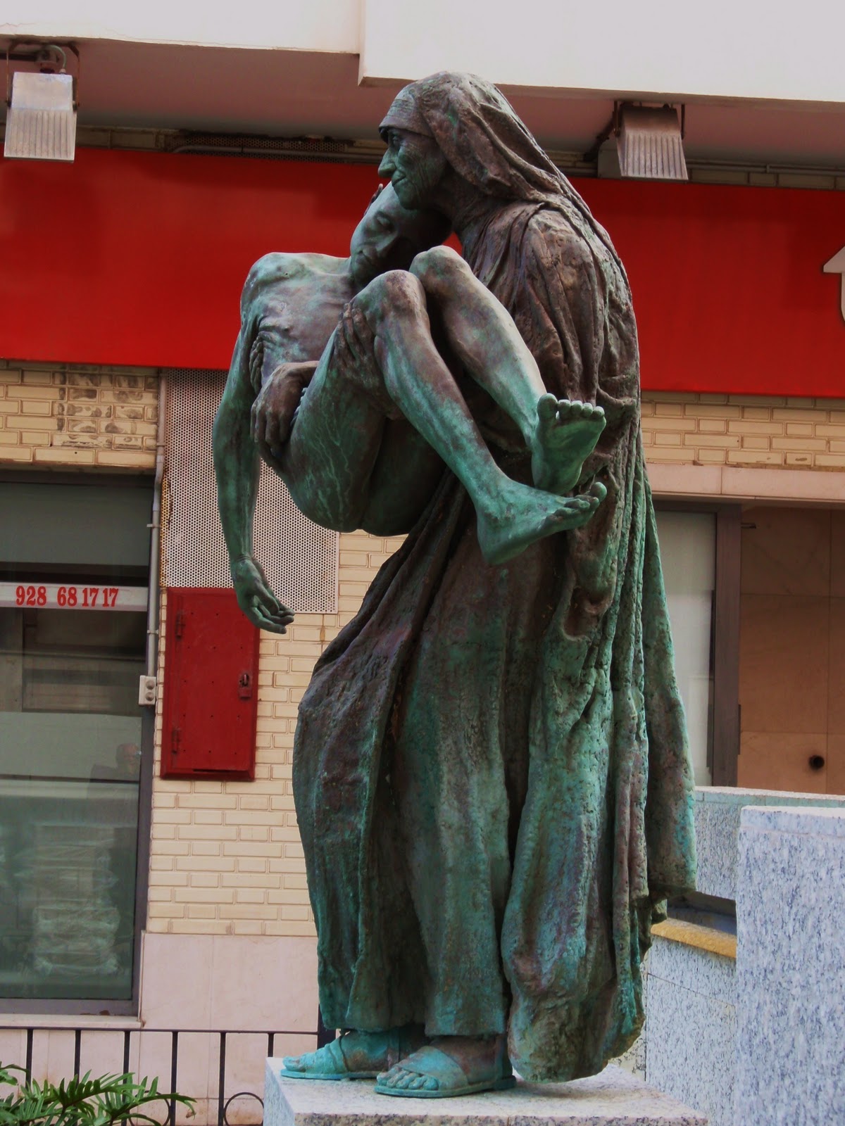 Esculturas Gran Canaria: Monumento a Teresa de Calcuta - obra en bronce ...