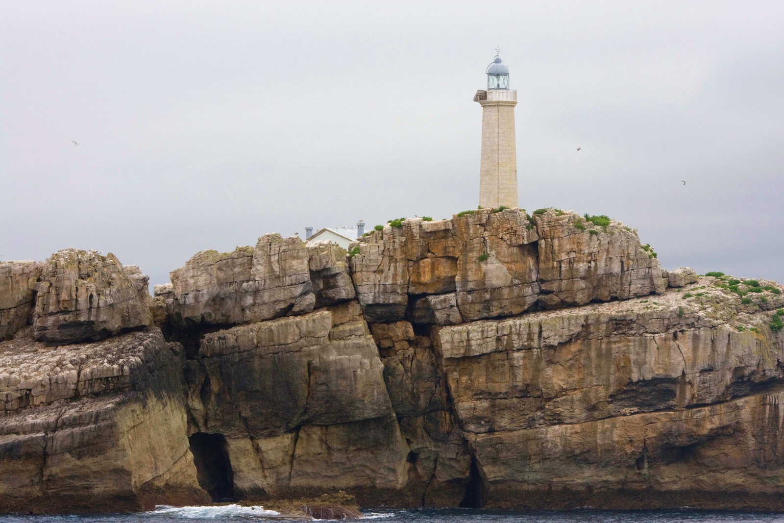Santander "Cantabria Infinita": El faro de la Isla de Mouro - Santander