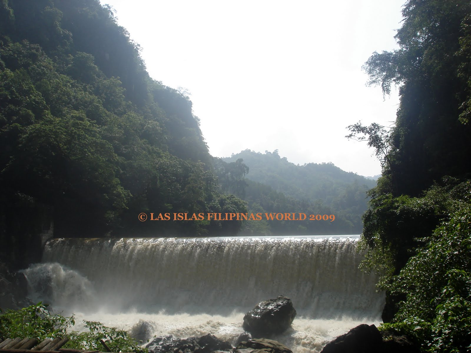 Las Islas Filipinas World: Water Falls From Wawa Dam