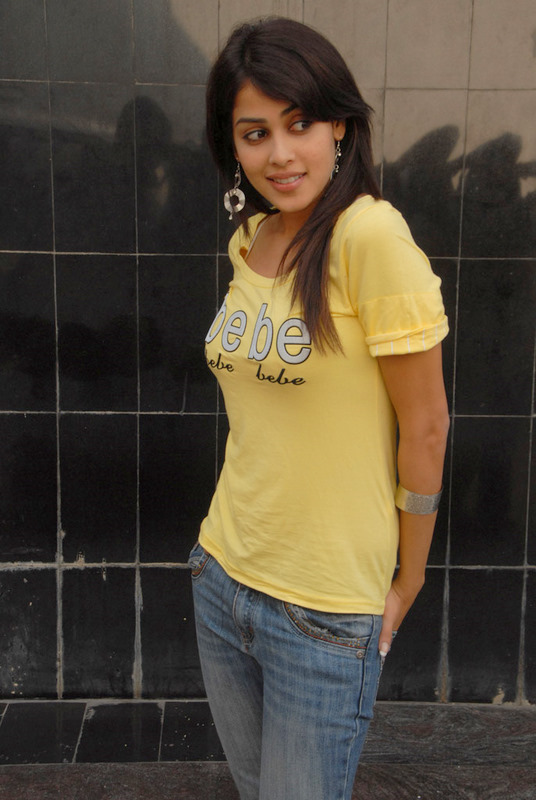 sizzling southern stars: Genelia D'souza wearing tight yellow T-Shirt ...