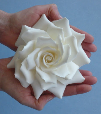 The Petalsweet Blog: Sugarpaste Roses by Petalsweet