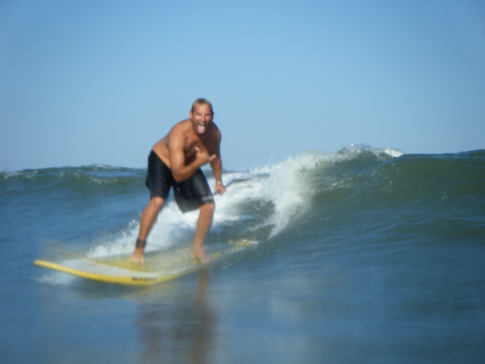 Atlantic Paddle Surfing: Today at Singleton Beach Igor waves