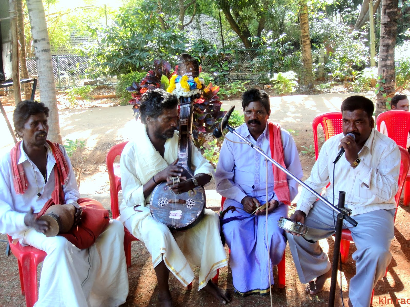 Clicks by Kln Rao and me: PATA KUNITHA-Folk Dance-Part 2