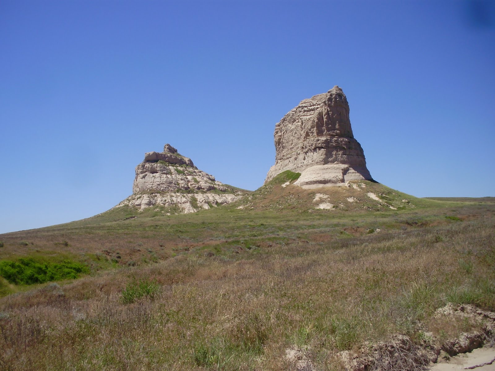 Life at 55 mph: Courthouse and Jail Rocks in Bridgeport, Nebraska ...