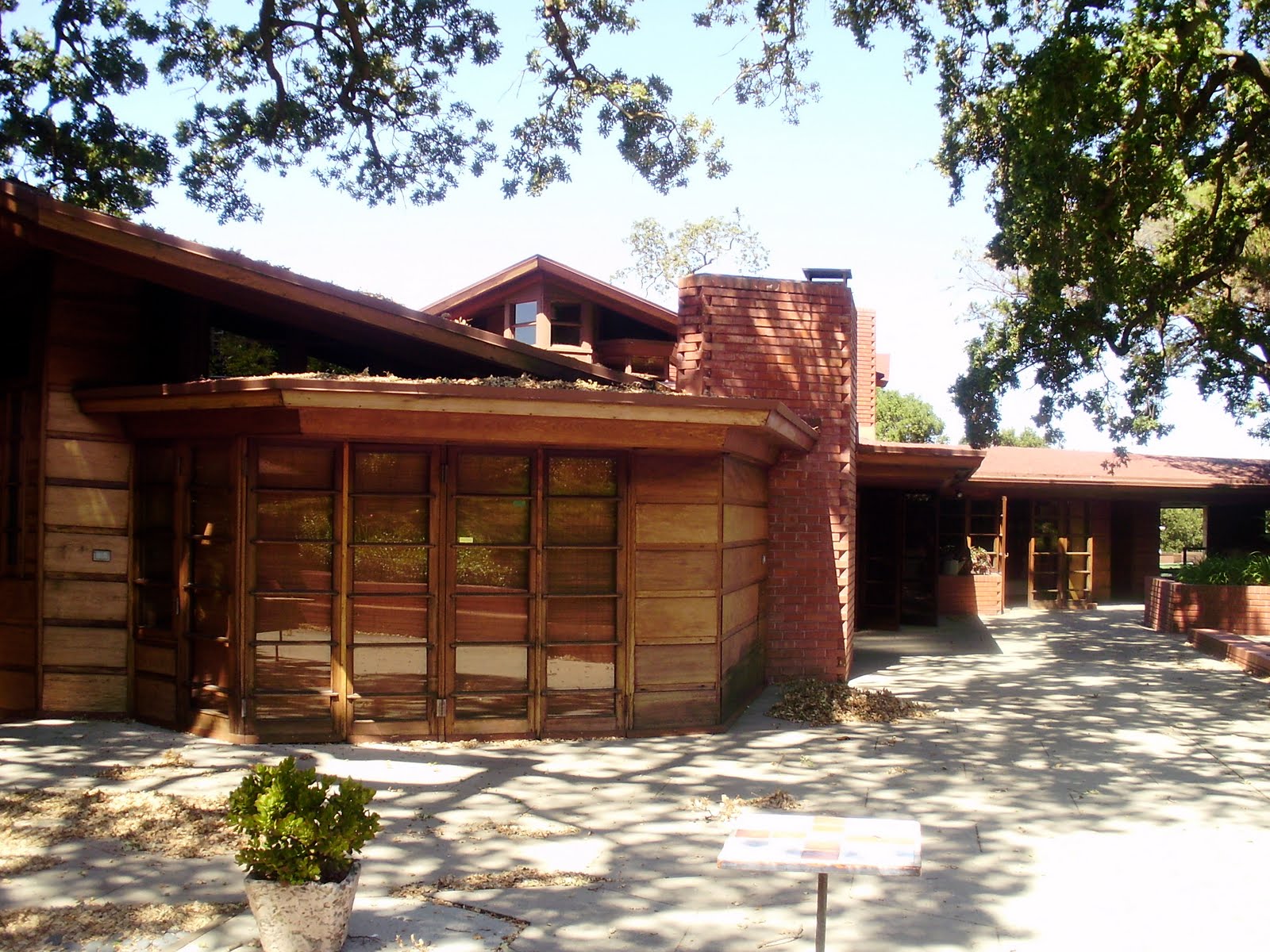 Life at 55 mph: The Hanna House by Frank Lloyd Wright in Stanford ...