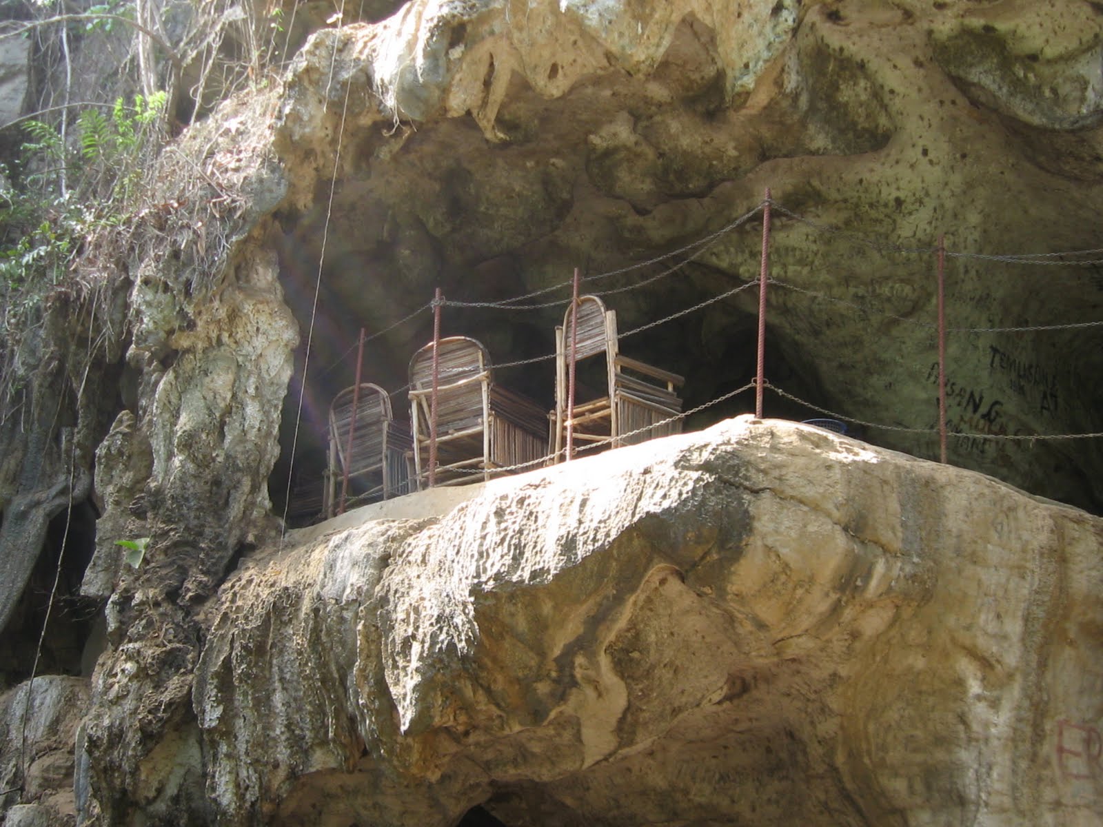 ANKO MO NA VIJIMAMBO VYA TANGA: AMBONI CAVES TANGA