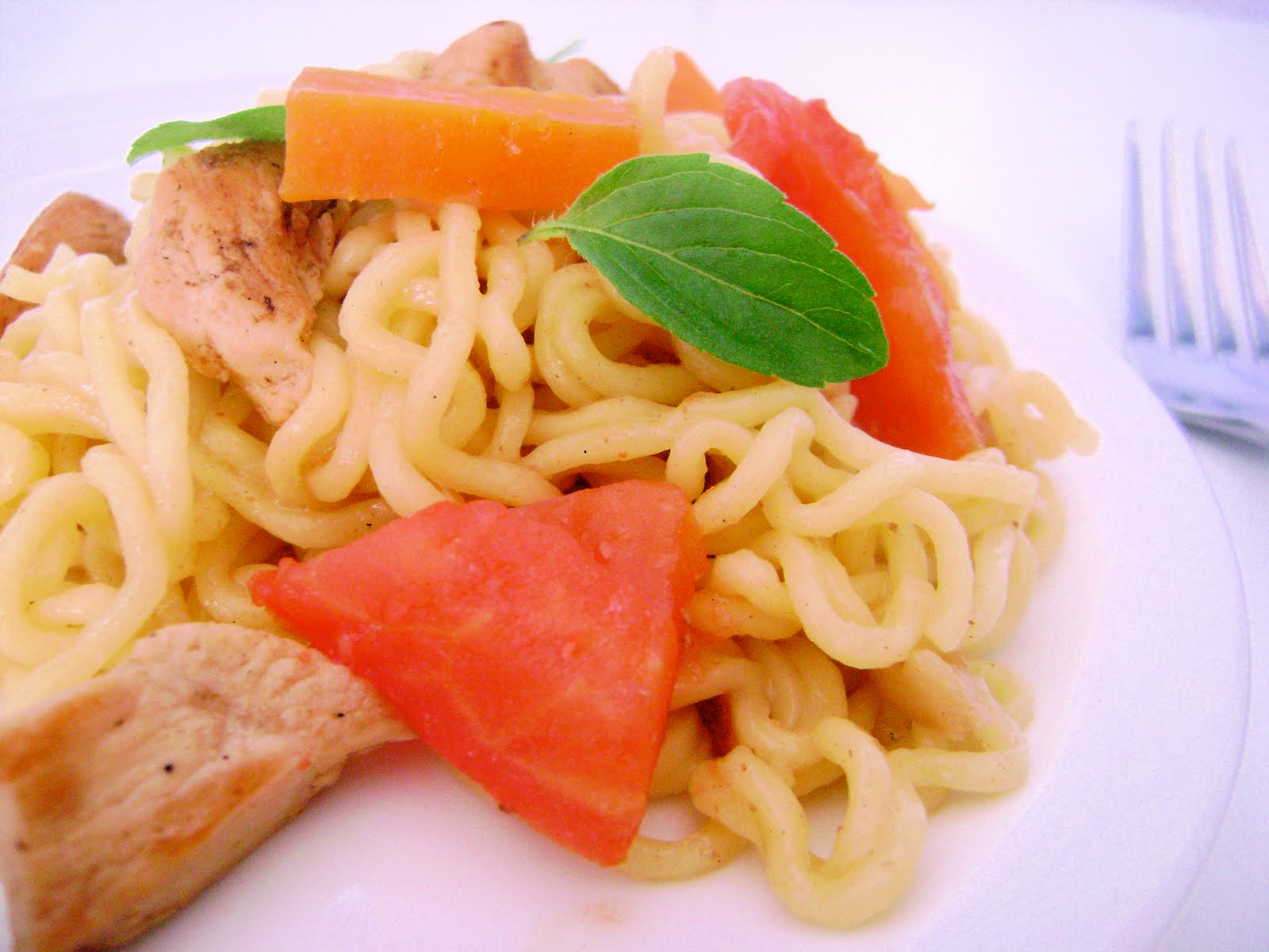 Chocorango (Español): FIDEOS INSTANTANEOS CON POLLO Y ALBAHACA