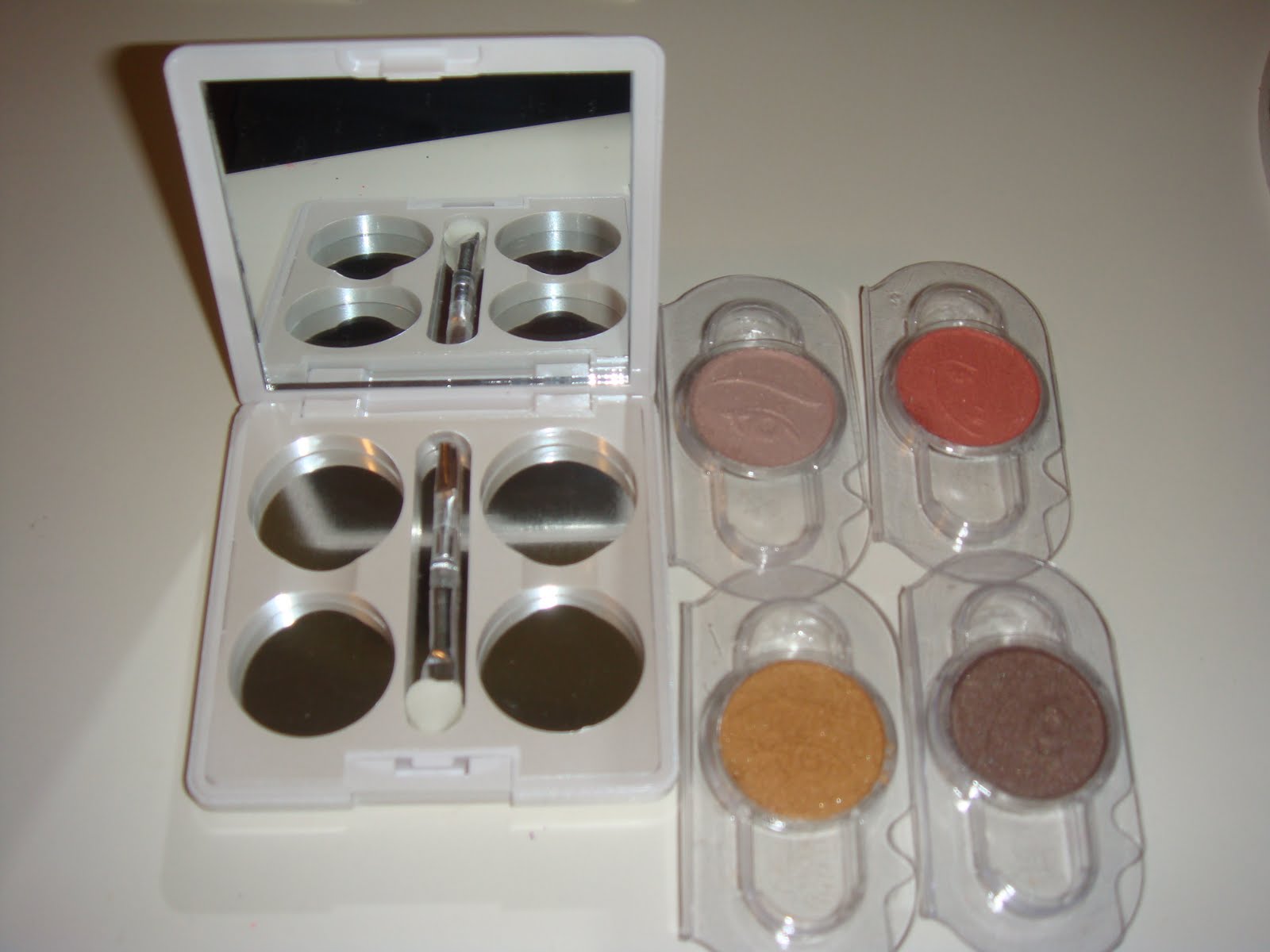 Pinkbox Makeup: My Handy ELF Custom Compact