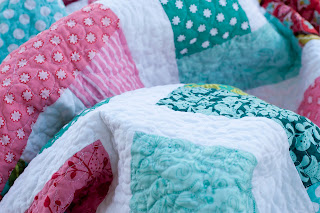 Little Bluebell: Blogger's Quilt Fesival: Happy Blocks