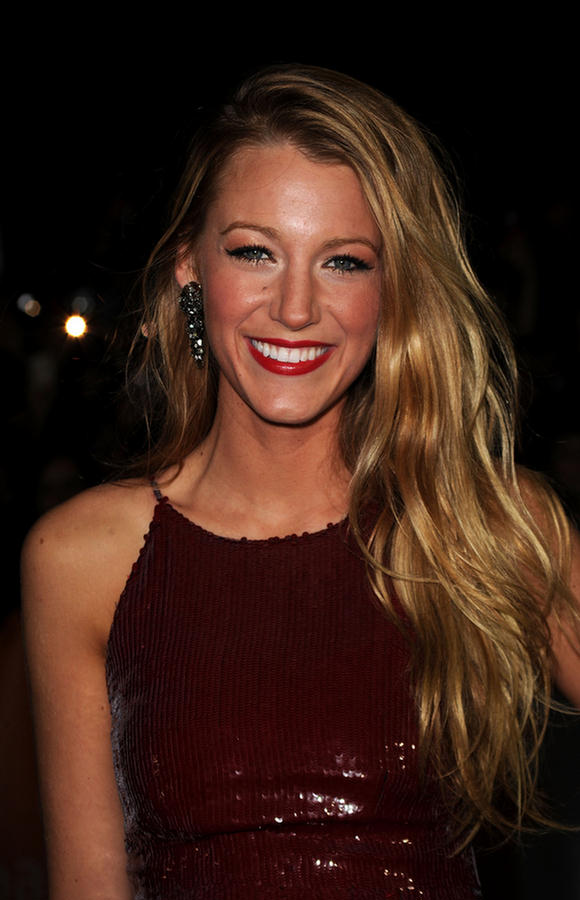 Funtrublog: Hollywood Star Blake Lively Stylish Photoshoot