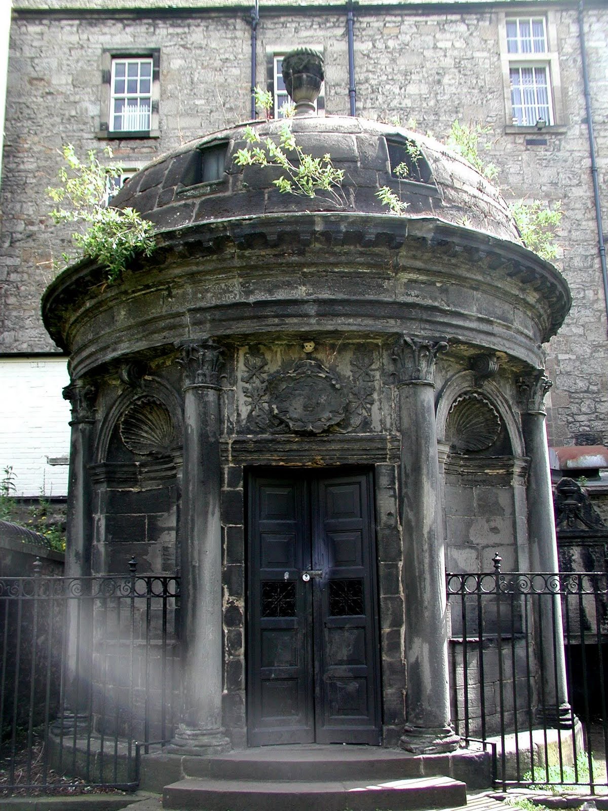 ¡Autónomo sin fronteras!: Desconexión Imposible .::. Bloody MacKenzie