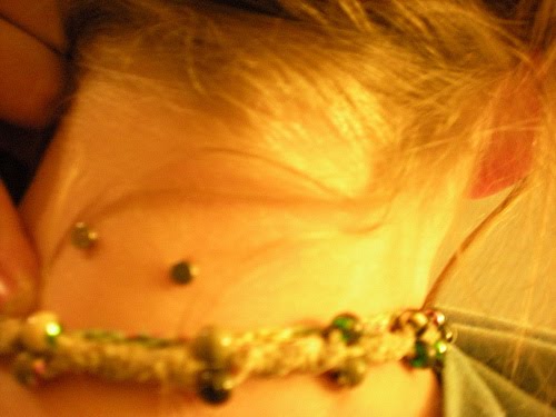 Retro Blog: NECK PIERCING OR NAPE PIERCING