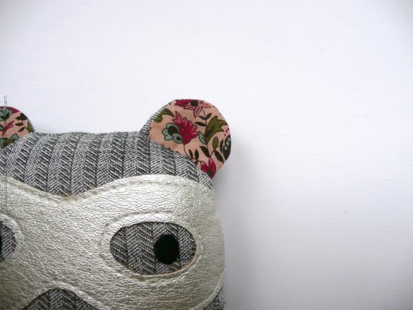 des fils et des gommettes---: doudou "super héros" #1