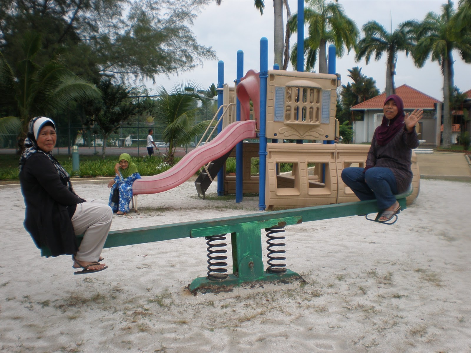 saRaH stOry: PALM SPRING, PORT DICKSON