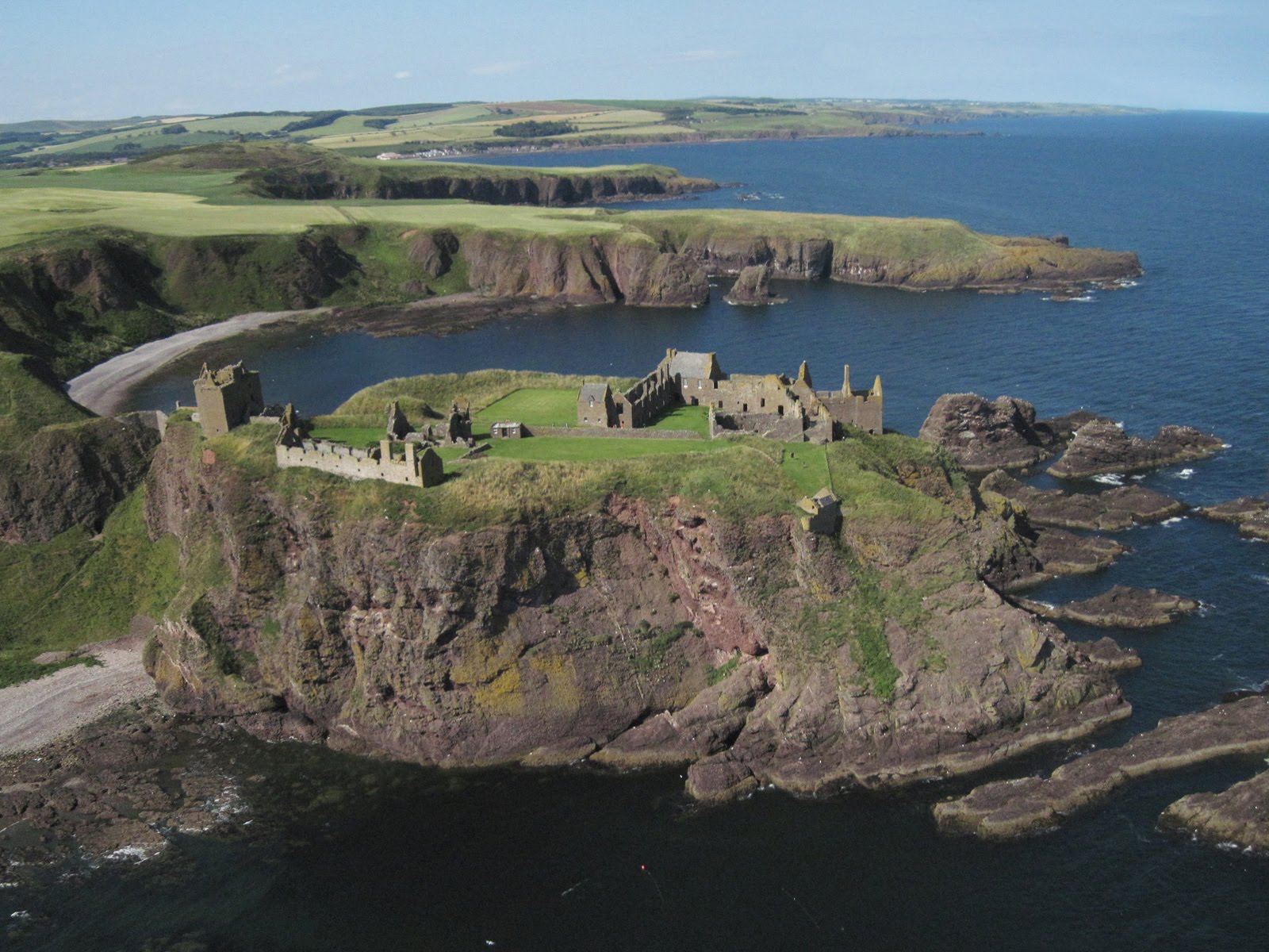 Topofly: Dunnottar Castle
