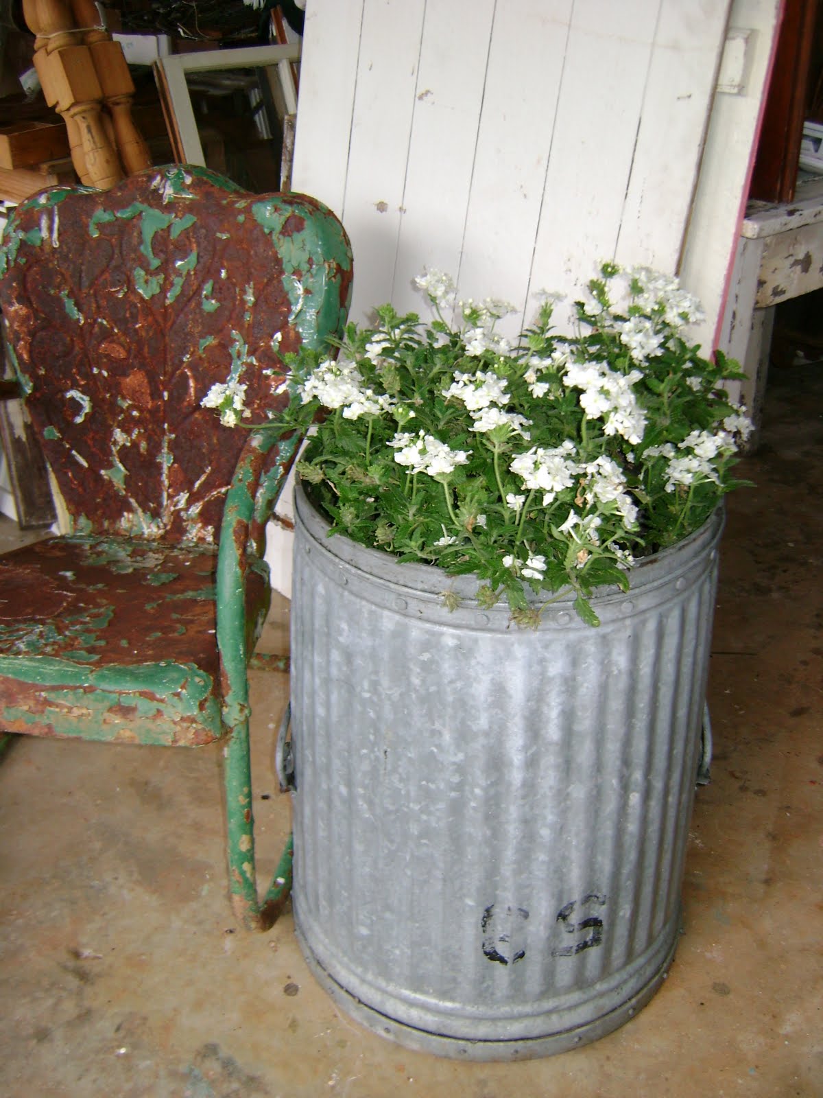Sassytrash: Fun trash can project........ Sassytrash: Fun trash can project........