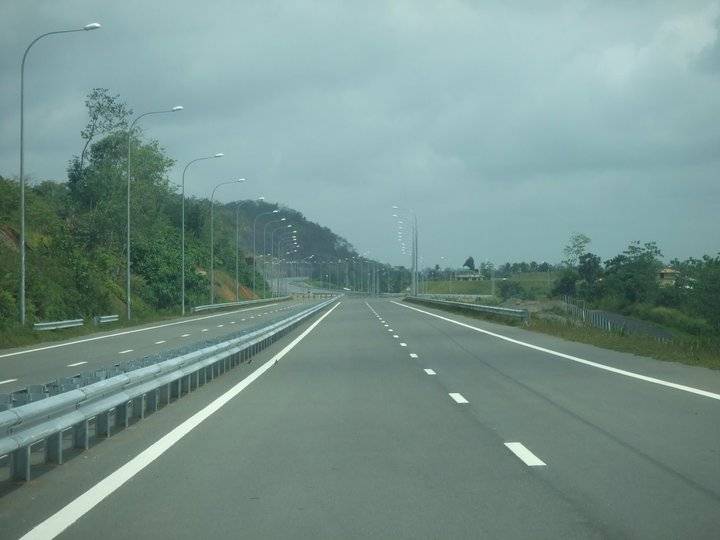 sevenby3: Southern expressway, sri lanka