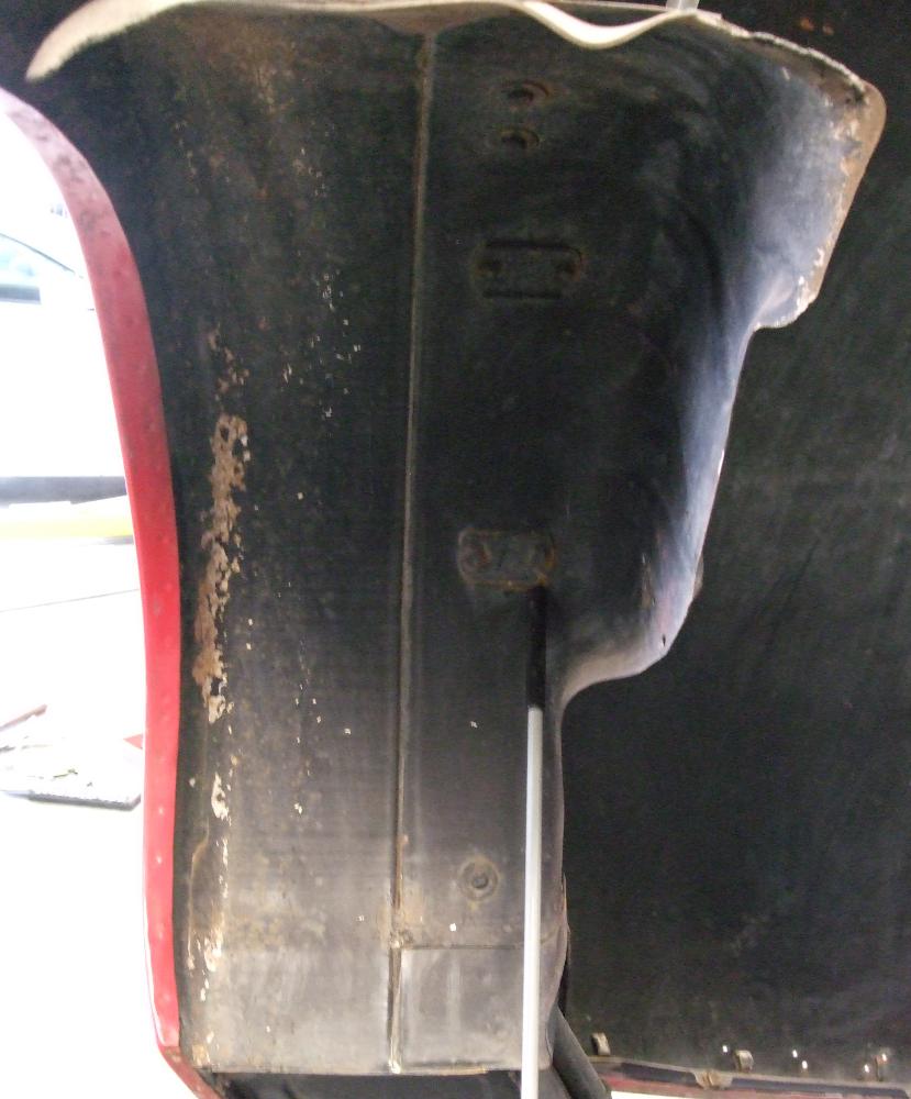 Triumph Spitfire Adventure: Wheel Well Respray