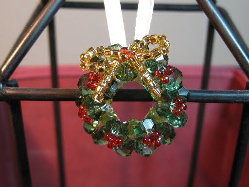 My Daily Bead: Beaded Christmas Wreath