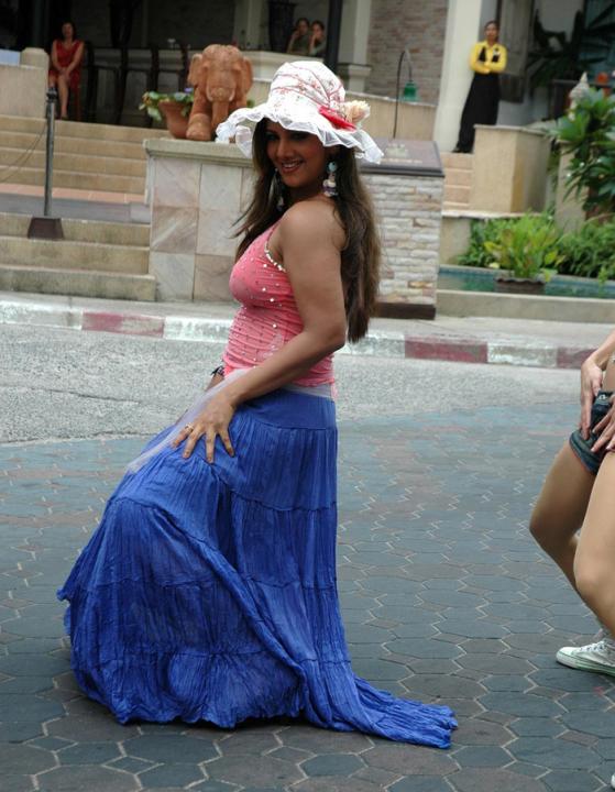 Film Actress Photos: Tamil Actress Rambha Hot Boob Show