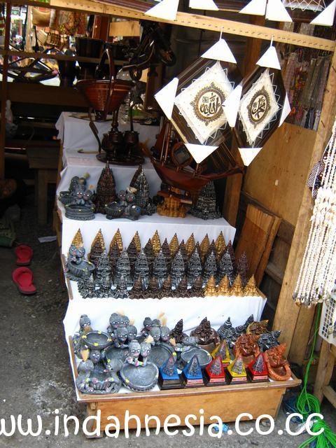 Indahnya Indonesia: Souvenir Khas Pasar Prambanan (Dan Yogyakarta)