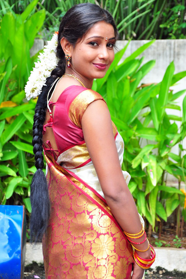 Reshmi Stills from Sankranthi Alludu