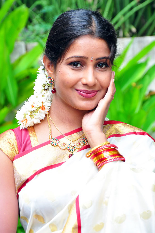 Reshmi Stills from Sankranthi Alludu