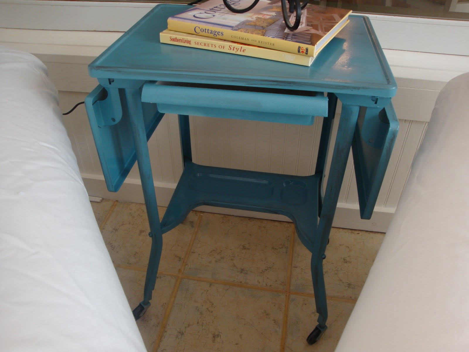 A Little Piece of Heaven: Metal table makeover