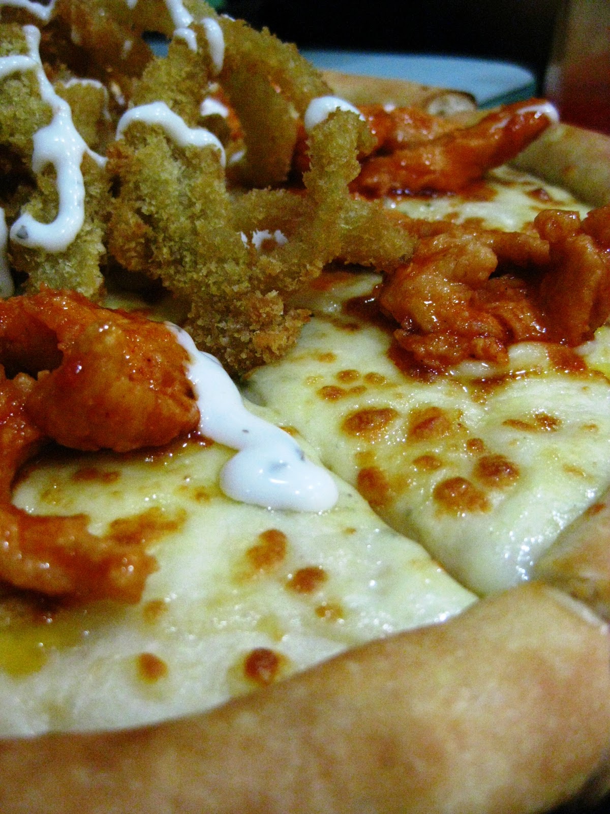 Cook this Recipe: Buffalo Chicken and Onion Rings Pizza from Greenwich