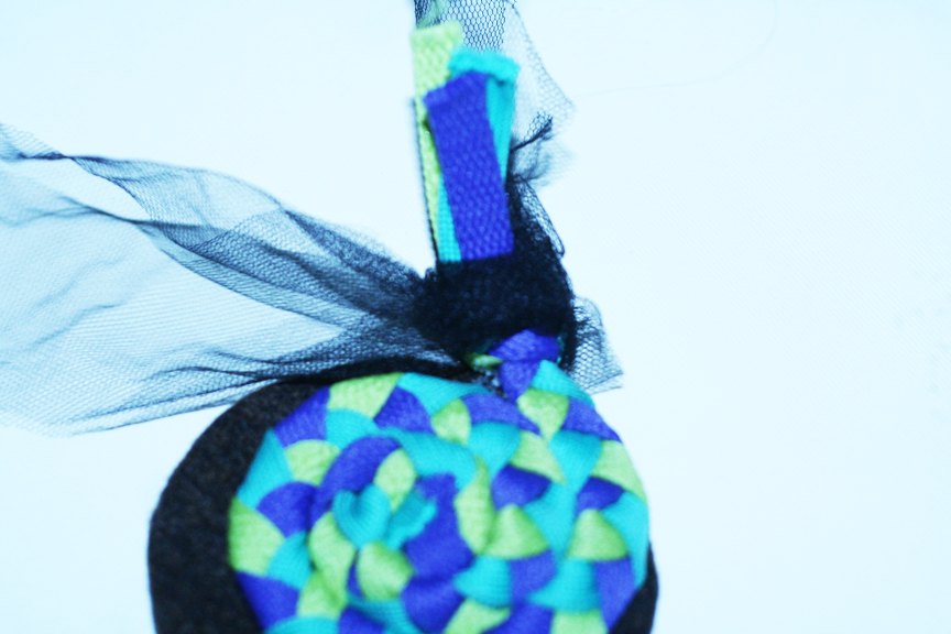 Handmade Nest: Upcycled Shoe Strings Brooch Tutorial