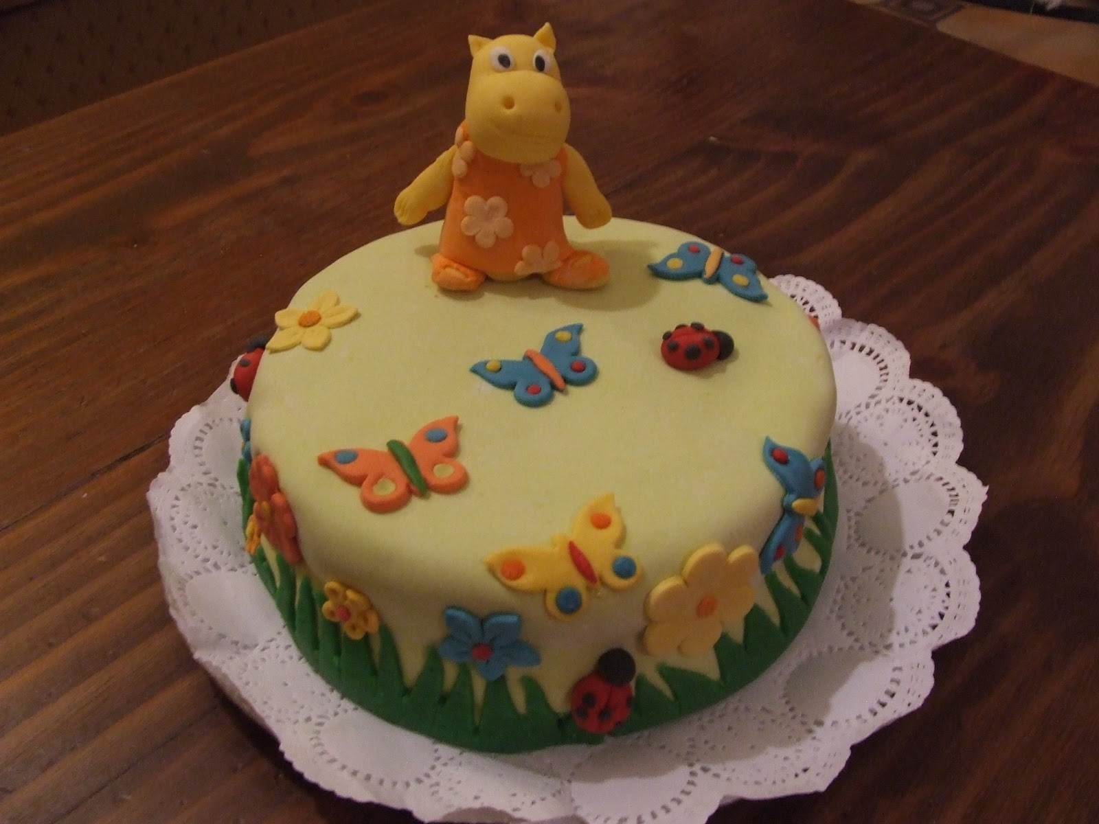 La Borboleta Tortas Decoradas: Torta para Niños con personaje