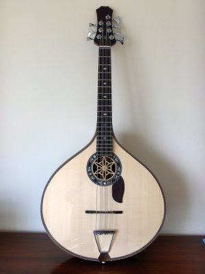 Instrumentos Tradicionais: BANDOLONCELO