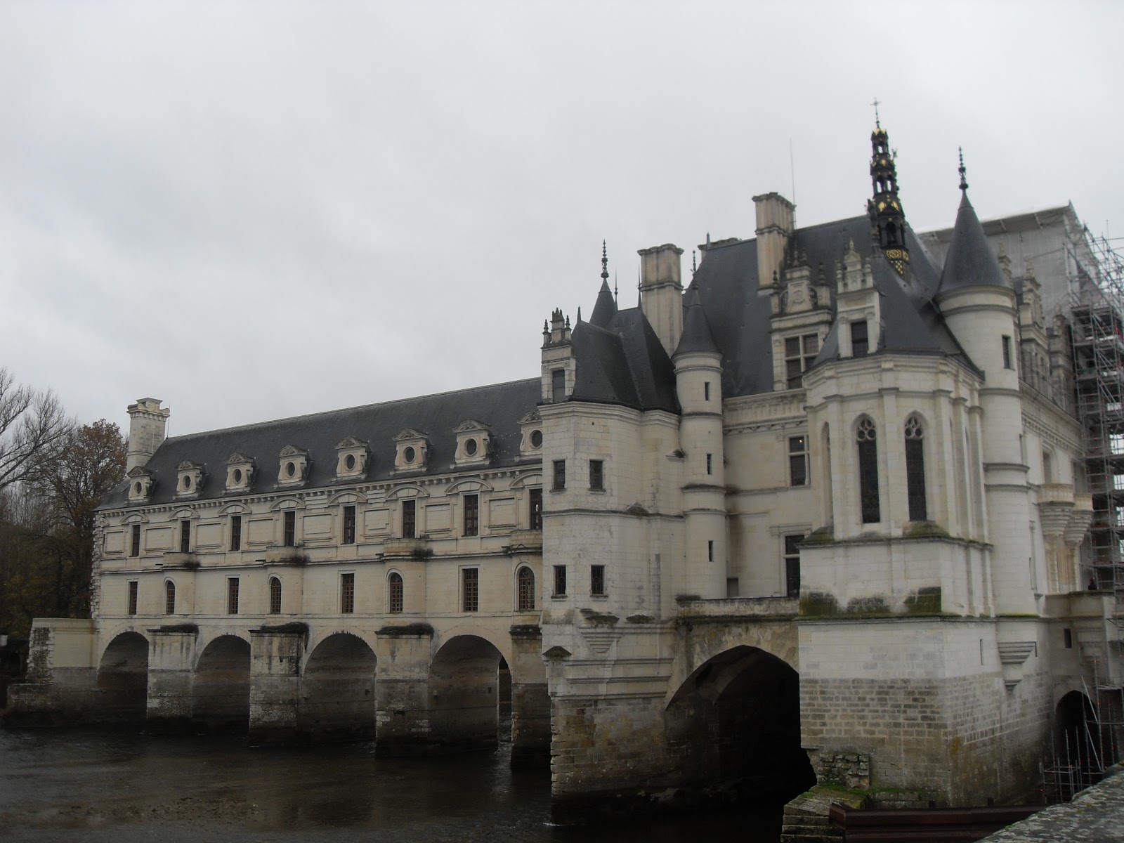 Snapshots From the Tour de Kat: Louis XIV gives good presents